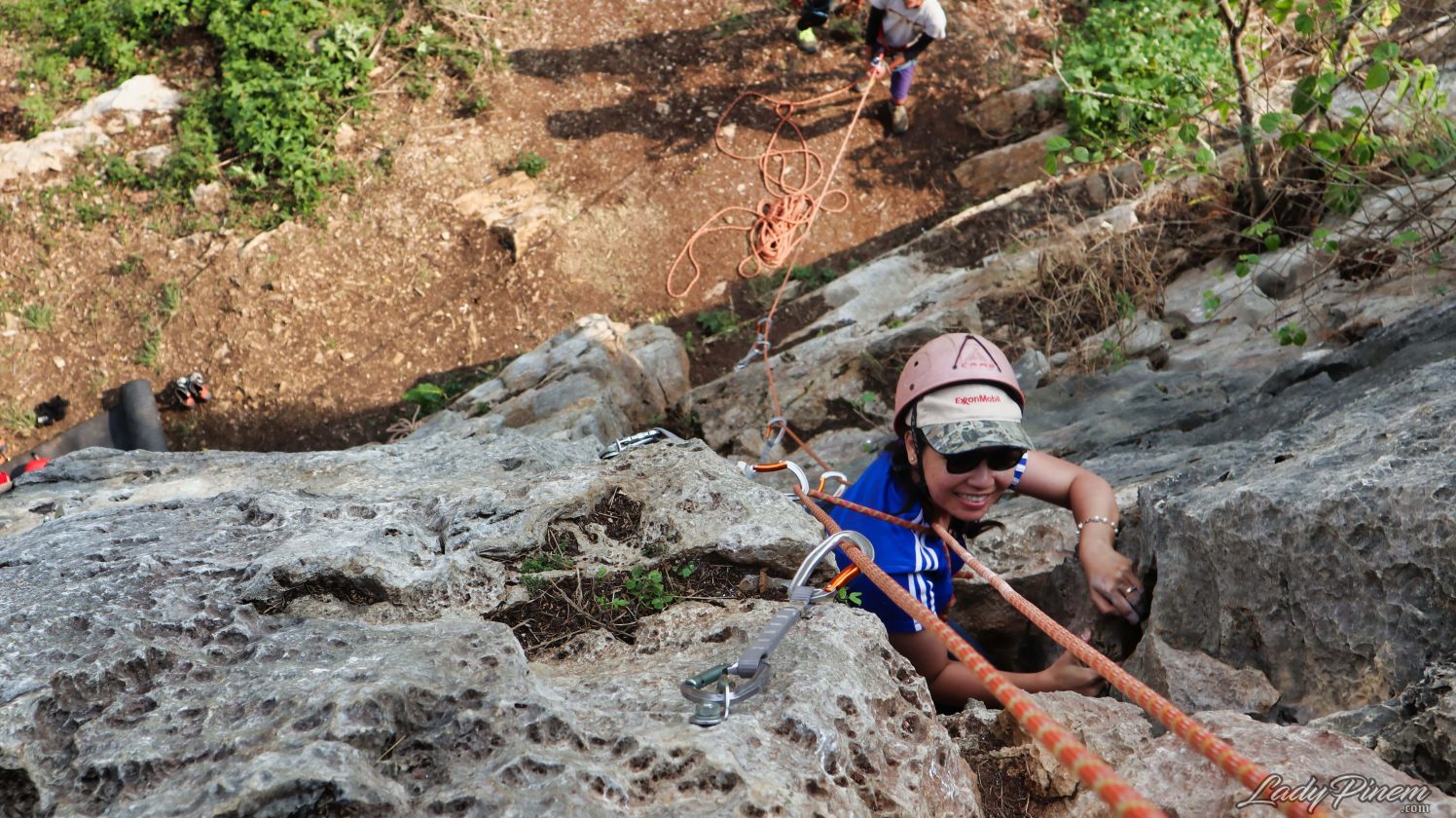 Wisata Bandung Ekstrim di Tebing Hawu Padalarang | Lady Pinem
